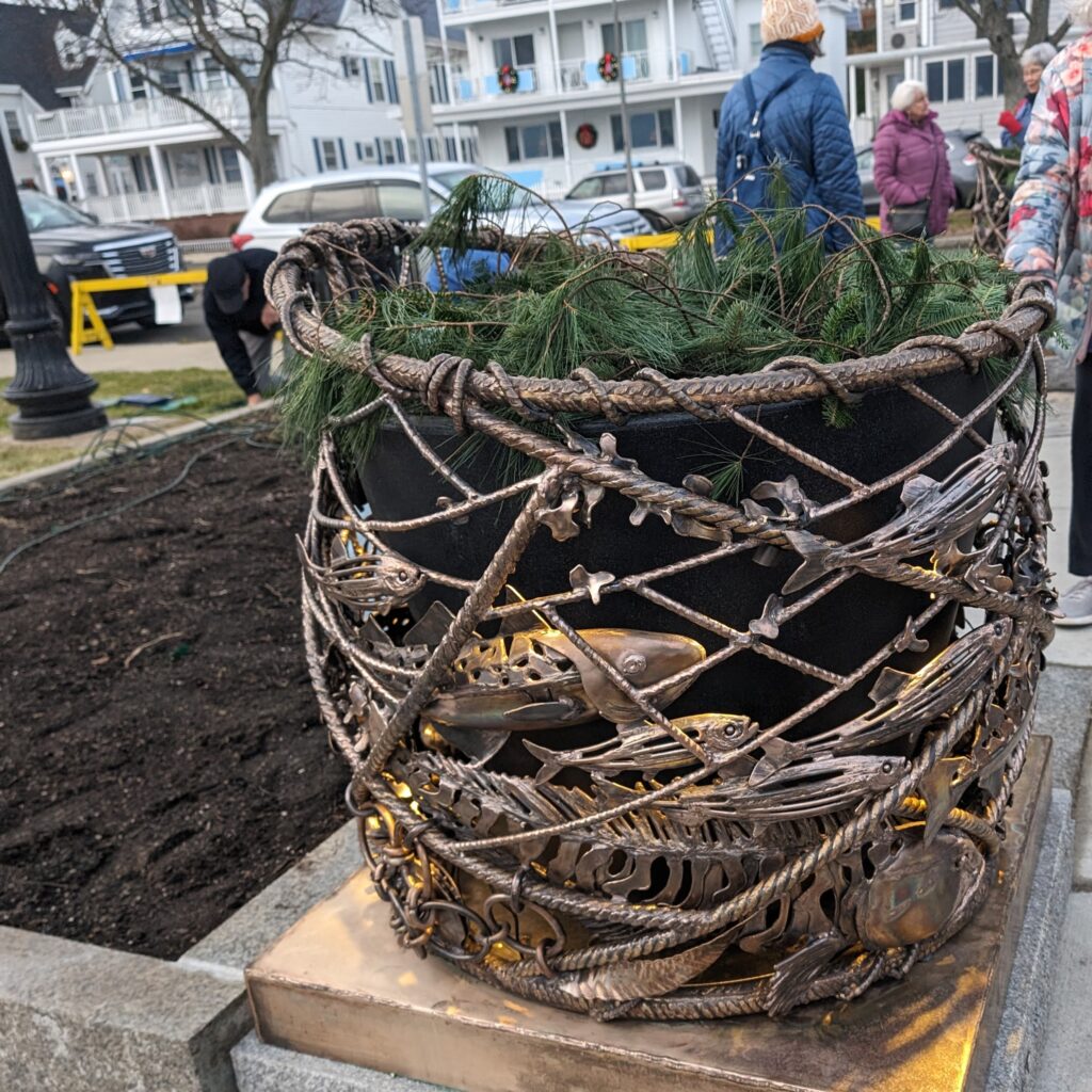 Sculptural Planters Dedicated for Gloucester’s 400th – Generous Gardeners